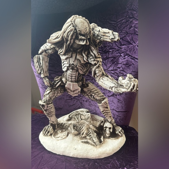 Other | 125 Predator Avp Bone Statue | Poshmark